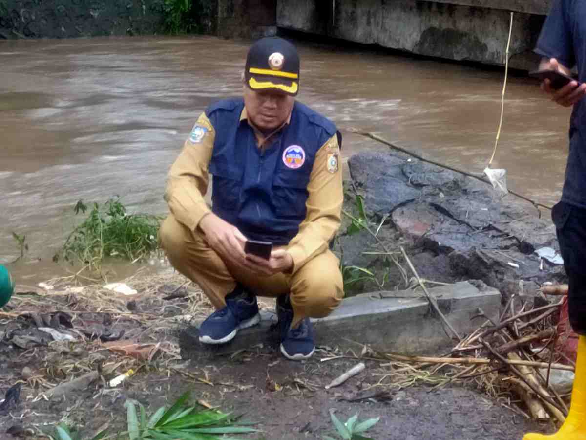 Luapan Air Sungai, Hanyutkan warung Kopi di Desa Loyok | PorosLombok.com